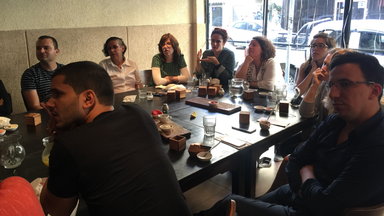 Tomedes connects to thousands of international clients with live chat ...